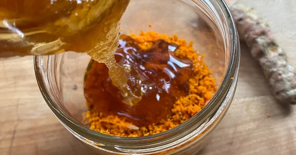 Take Honey with Turmeric After 50: This Is What Happens After Just 1 ...